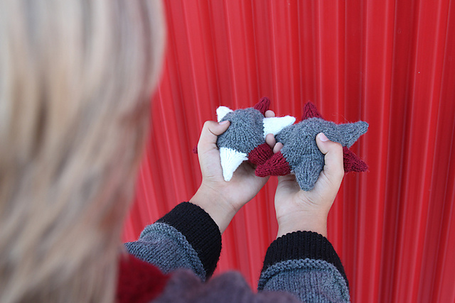 Ravelry: Throwing Stars pattern by Elizabeth Green