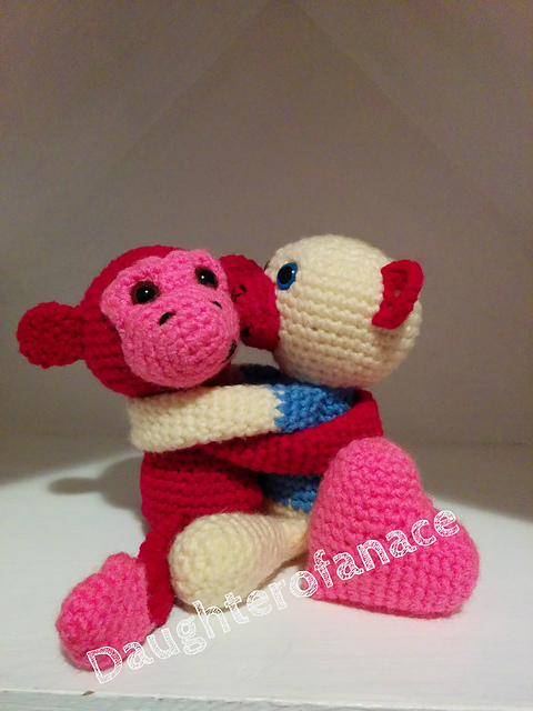 Ravelry: Valentine Hug Buddies pattern by Wonder and Buttons