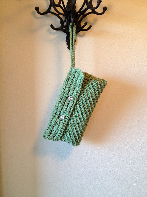 Ravelry: Zippered Wristlet pattern by Dayna Scoles