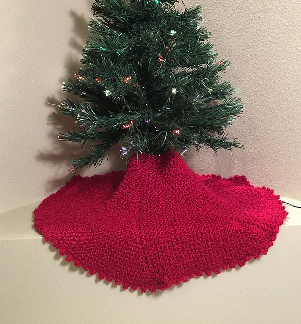 Ravelry: Christmas Tree Skirt pattern by Dayna Scoles