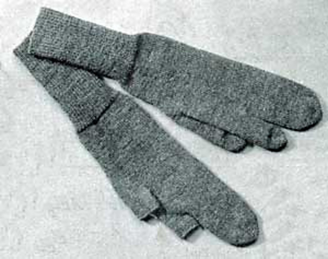 Ravelry: Rifleman's Glove #9317 pattern by Columbia Yarns