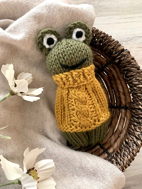 Ravelry: Pocket Buddies No5 pattern by Debra Gorman