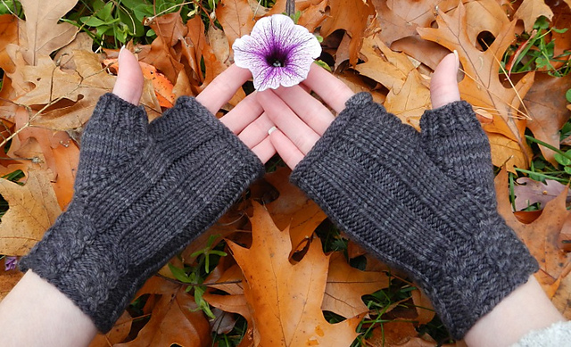 Ravelry: Onora pattern by Delusional Knitter Designs