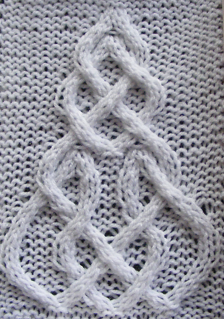 Ravelry: Celtic Motif (knot #402) pattern by Devorgilla's Knitting (sometimes...)
