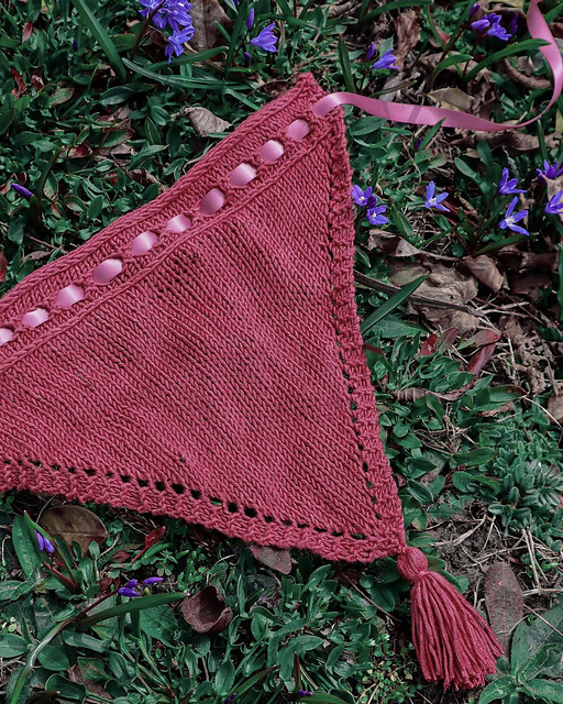 Ravelry: Nurturer Kerchief pattern by Dreadful Velvet Designs