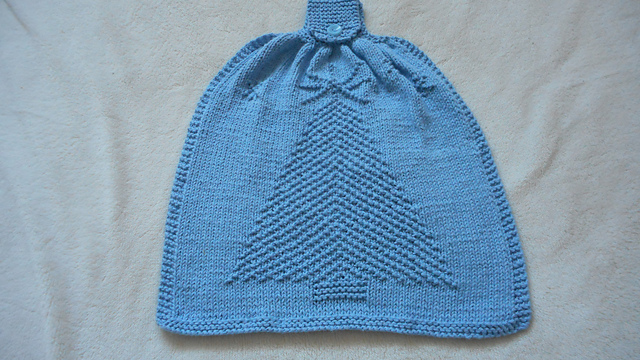 Ravelry: Christmas Tree II Tea Towel ~ hanging pattern by Louise Sarrazin