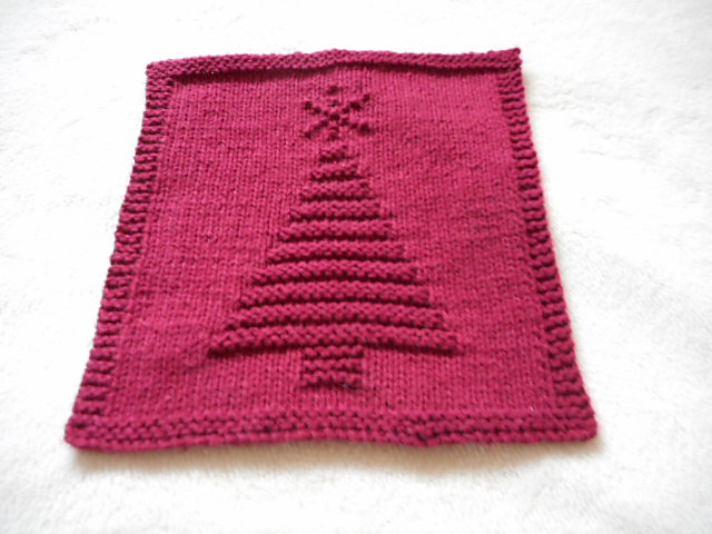 Ravelry: Christmas Tree III Dishcloth pattern by Louise Sarrazin