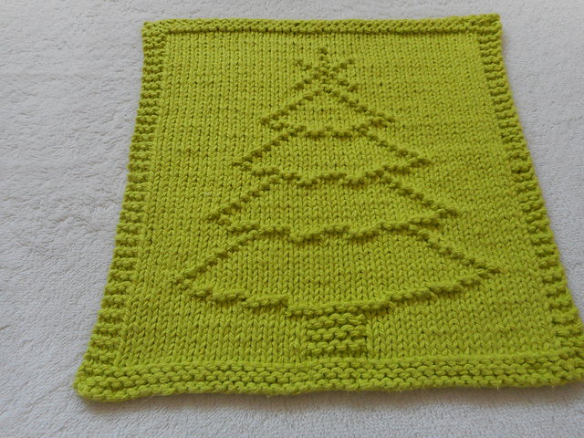 Ravelry: Classic Christmas Tree pattern by Louise Sarrazin
