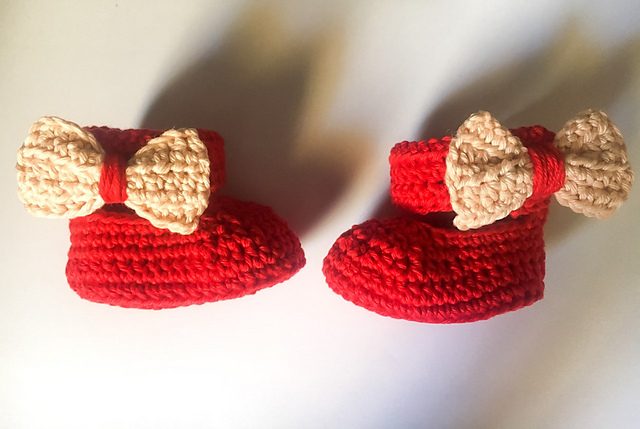 Ravelry: Bow Baby Booties pattern by Diana Tottene