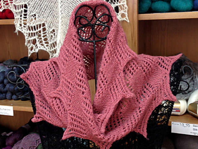 Ravelry: Moebius / Cowl *Griddy* pattern by Birgit Freyer