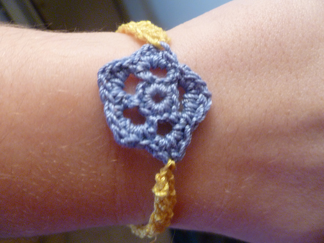 Ravelry: Dora Bracelet pattern by Julia Schwartz