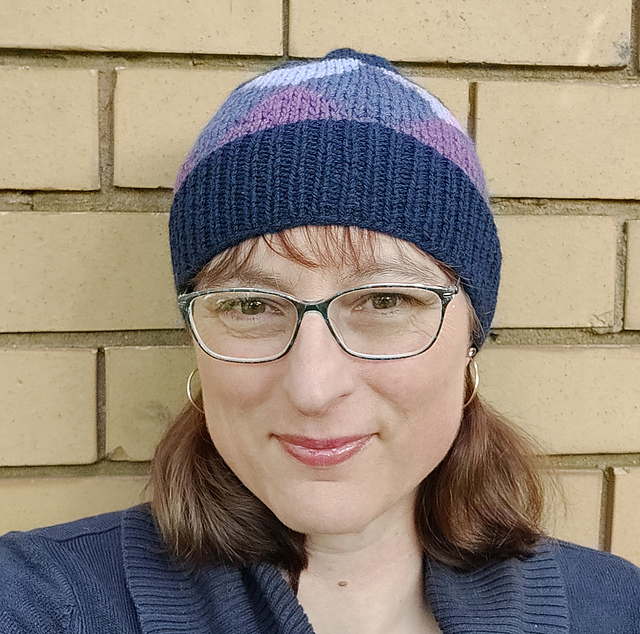 Ravelry: Diamonds and didangles hat pattern by Susan Distel