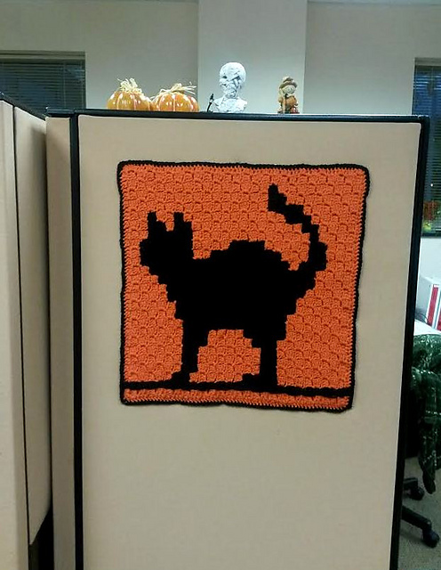 Ravelry: Halloween Cat Pixel Square pattern by Isabelle Andréo