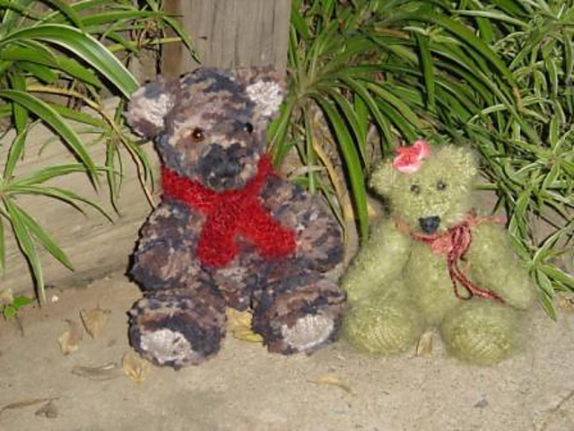 Ravelry: Knitted Teddies pattern by Dana Biddle
