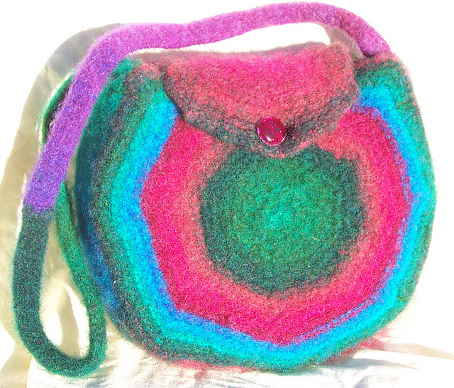 Ravelry: Color Go Round Bag pattern by Betsy Coyne