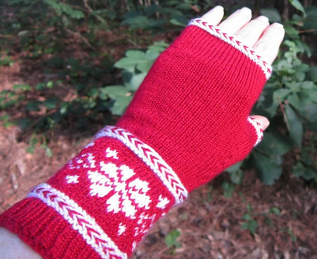 Ravelry: dogyarns' Jhaampe Mitts