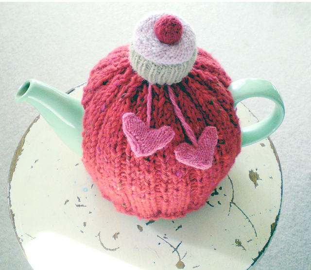 Ravelry: 'I love you cupcake' Tea Cozy pattern by Claire Garland