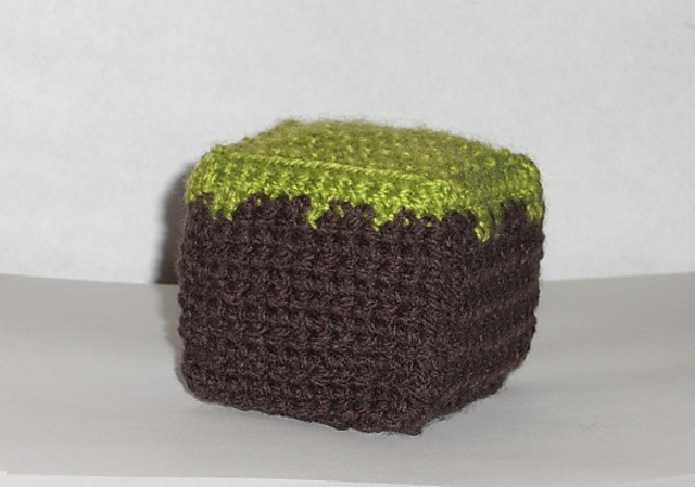 Ravelry: Minecraft dirt block cube pattern by Minke van der Zee