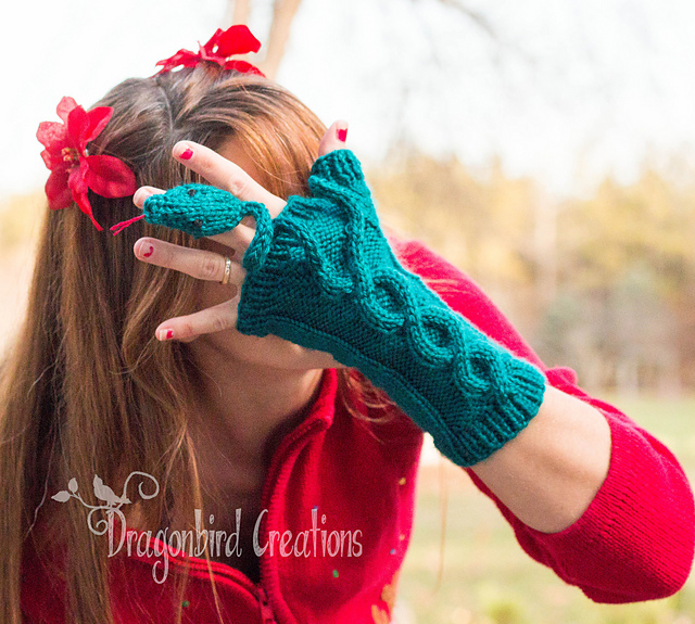 Ravelry: dragonbird's Hissy Fitt Mitts
