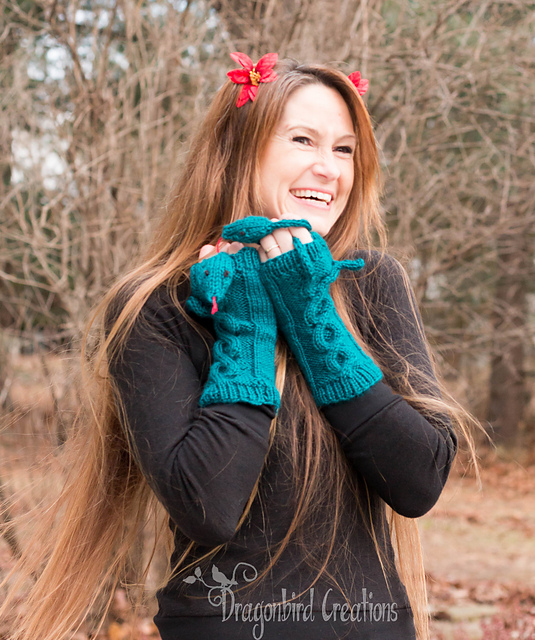 Ravelry: dragonbird's Hissy Fitt Mitts