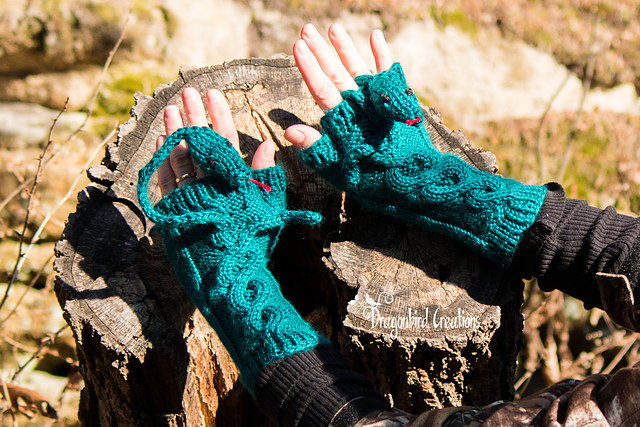 Ravelry: dragonbird's Hissy Fitt Mitts