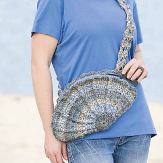 Ravelry: Shell Bag pattern by Susanna Tobias