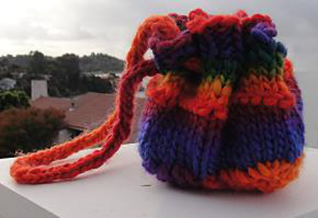 Ravelry: Chunky Mochi Wee Bag pattern by Susan Druding