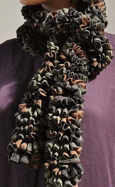 Ravelry: TuTu Boa Scarf pattern by Susan Druding