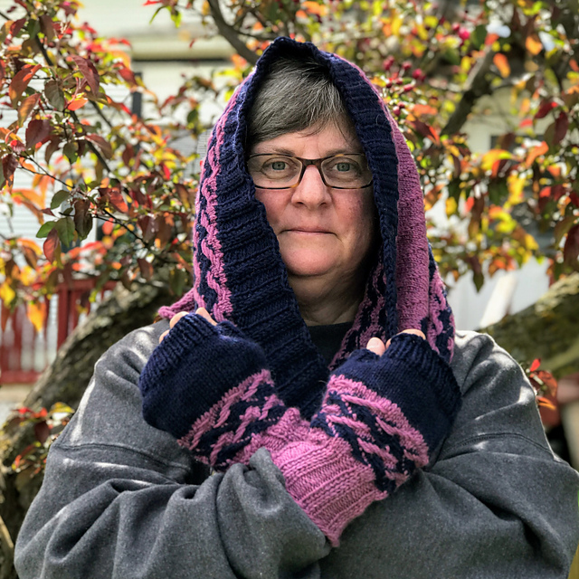 Ravelry: Mrs. Rabbit's Muffatees pattern by Donna Druchunas