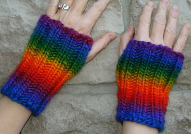 Ravelry: Chunky Mochi Fingerless Mini-Mitts pattern by Joanne Cole