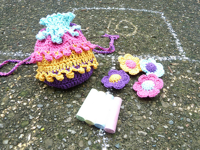 Ravelry: Hopscotch Purse and Flowers pattern by Chubby Chubs