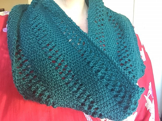 Ravelry: Linen & Lace Cowl Easy pattern by Gabrielle Duggan