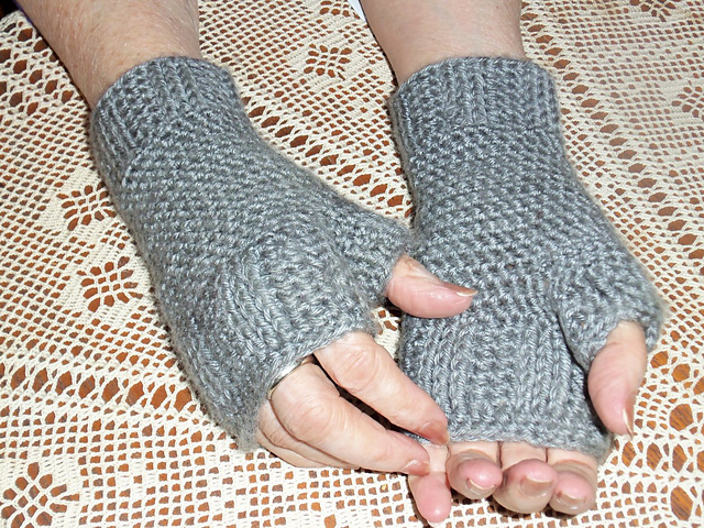 Ravelry: Herringbone Handies pattern by Joyce D. Lewis