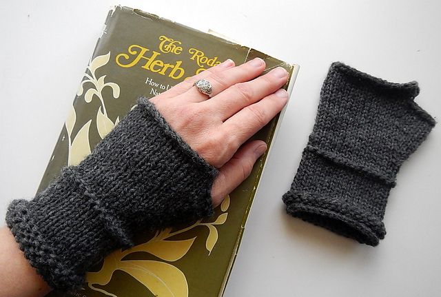 Ravelry: Favorite T Mitts pattern by Rebecca Shepler