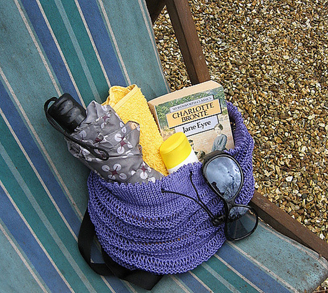 Ravelry: Traeth pattern by Amy Pickard