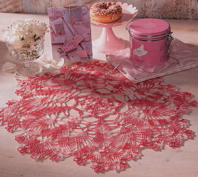 Ravelry: Deckchen im Farberlauf pattern by E. Lehner