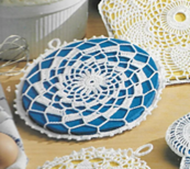 Ravelry: Swirl Potholder pattern by Linda Luder