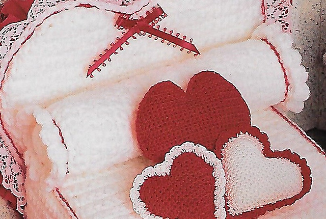Ravelry: Hearts & Bows: Bolster pattern by Joyce Bishop