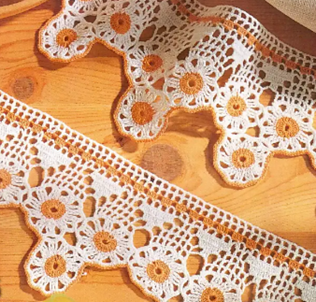 Ravelry: Flower trim pattern by Les Editions de Saxe