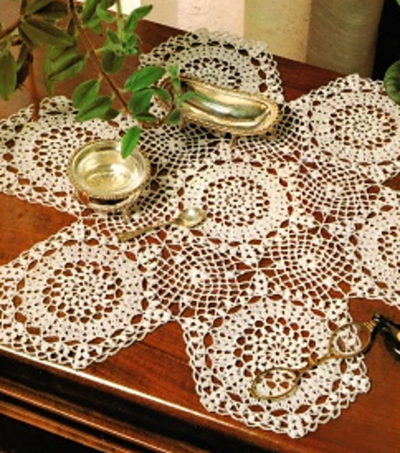 Ravelry: Patchwork Centerpiece pattern by Les Editions de Saxe