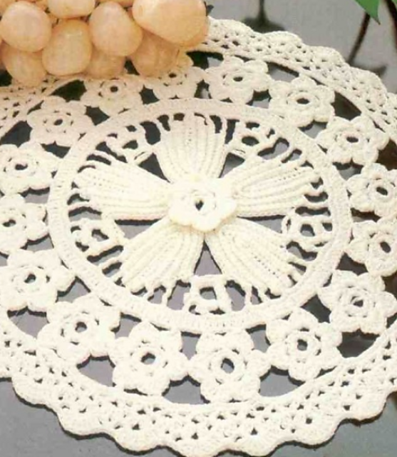 Ravelry: Irish-Style Roundel pattern by Les Editions de Saxe