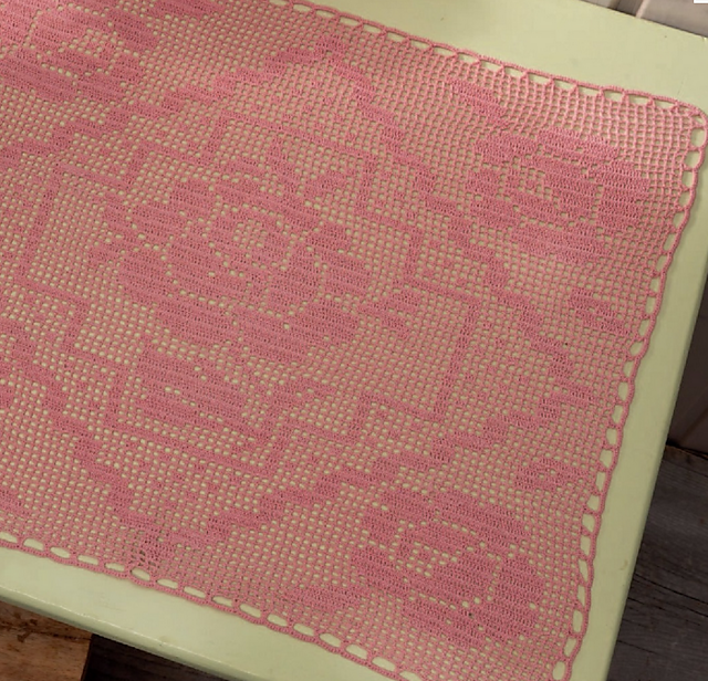 Ravelry: Filet-Deckchen in Rosa pattern by D. Starke