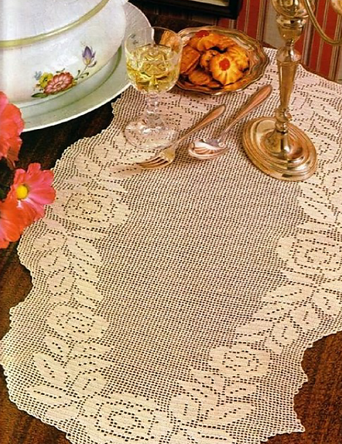 Ravelry: Oval Table Runner pattern by Les Editions de Saxe
