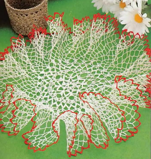 Ravelry: Frilly Mat pattern by Amalia del Din