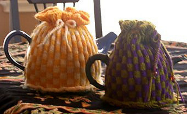 Ravelry: Easy Pleated Tea Cosy pattern by Rita Taylor