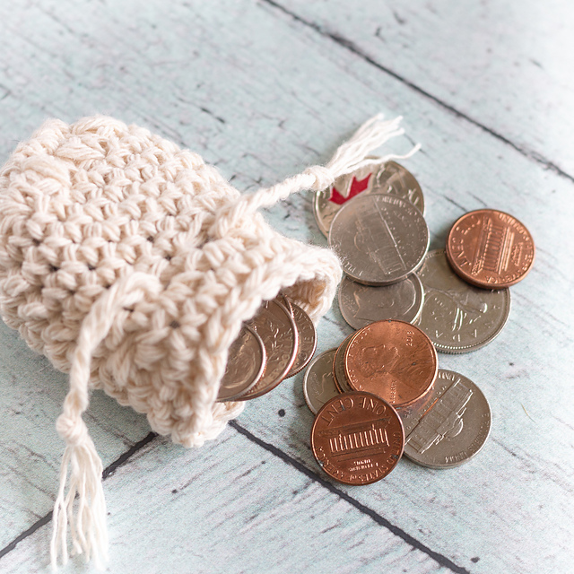 Ravelry: Mini Coin Purse pattern by Krista Cagle