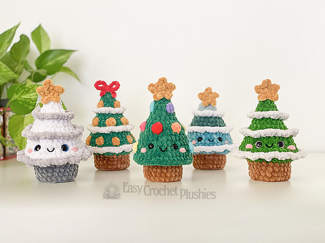 Ravelry: Mini Christmas Tree pattern by Carol C.