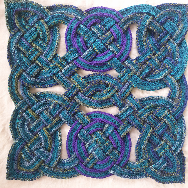 Ravelry: Knot with Two Circles pattern by Elyse Yeager