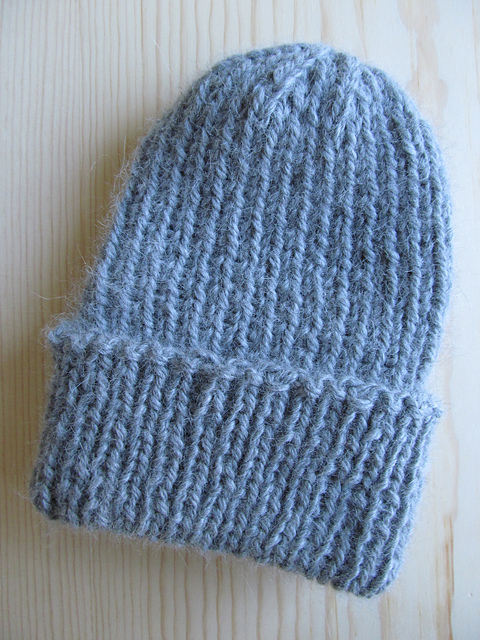 Ravelry: Basic Bulky Pea Cap pattern by Evelyn A. Clark
