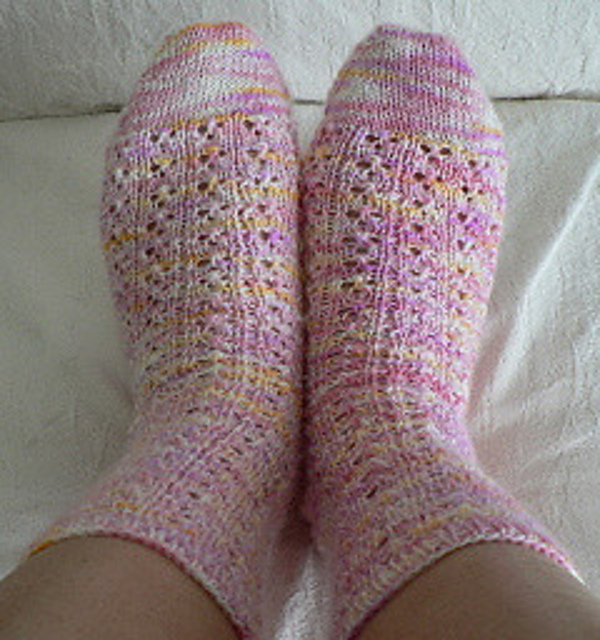 Ravelry: cloverleaf eyelet rib socks pattern by Edina Tien